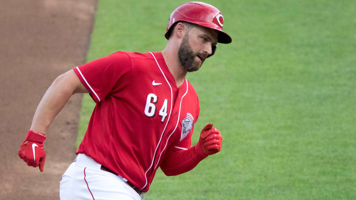 Red's Matt Davidson tests positive for COVID-19 the day after teams ...