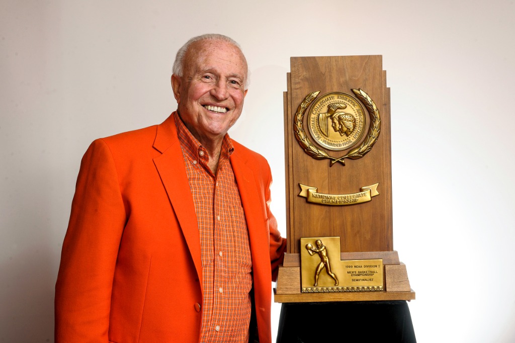 Former Illini Coach & College Basketball Hall Of Famer Lou Henson Dies ...