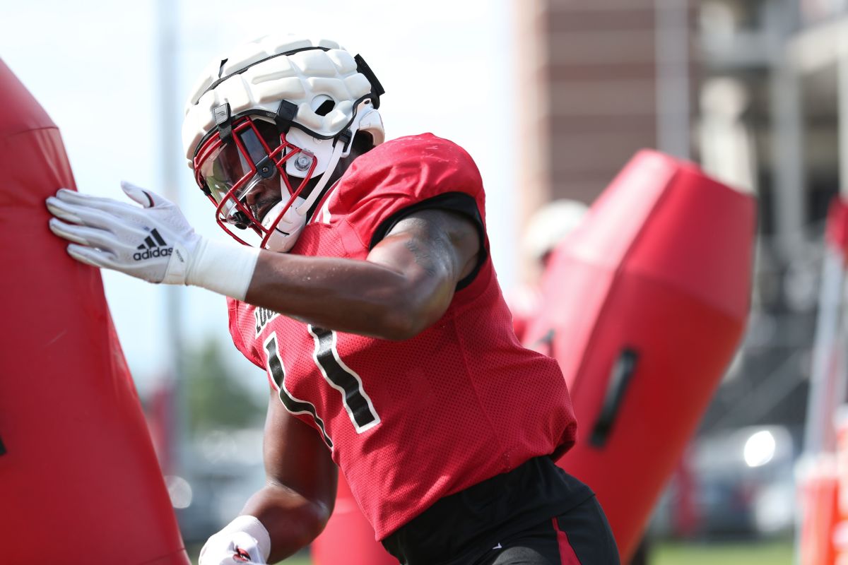Leaders Emerging Among Louisville's Outside Linebacker Group - Sports ...