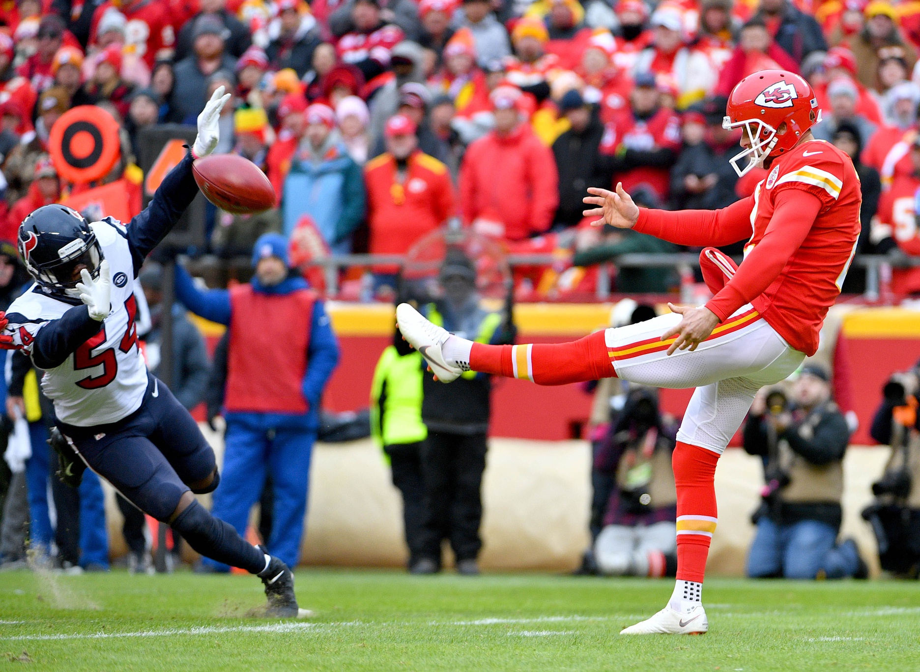 Former Kansas City Chiefs Punter Dustin Colquitt Reportedly Signs With ...
