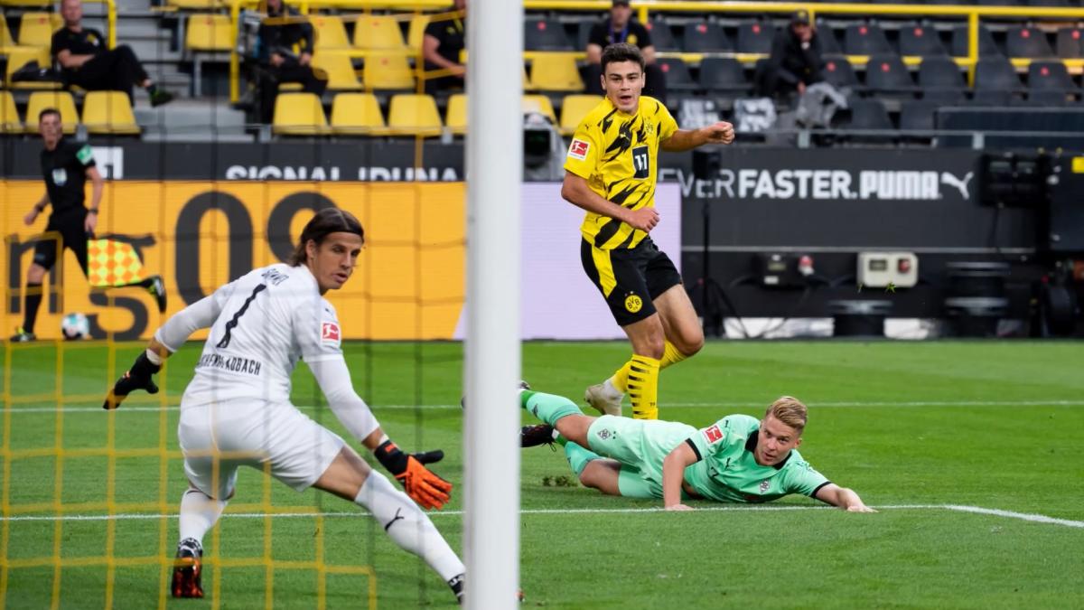 Borussia Dortmund Midfielder Giovanni Reyna Scores First Bundesliga ...