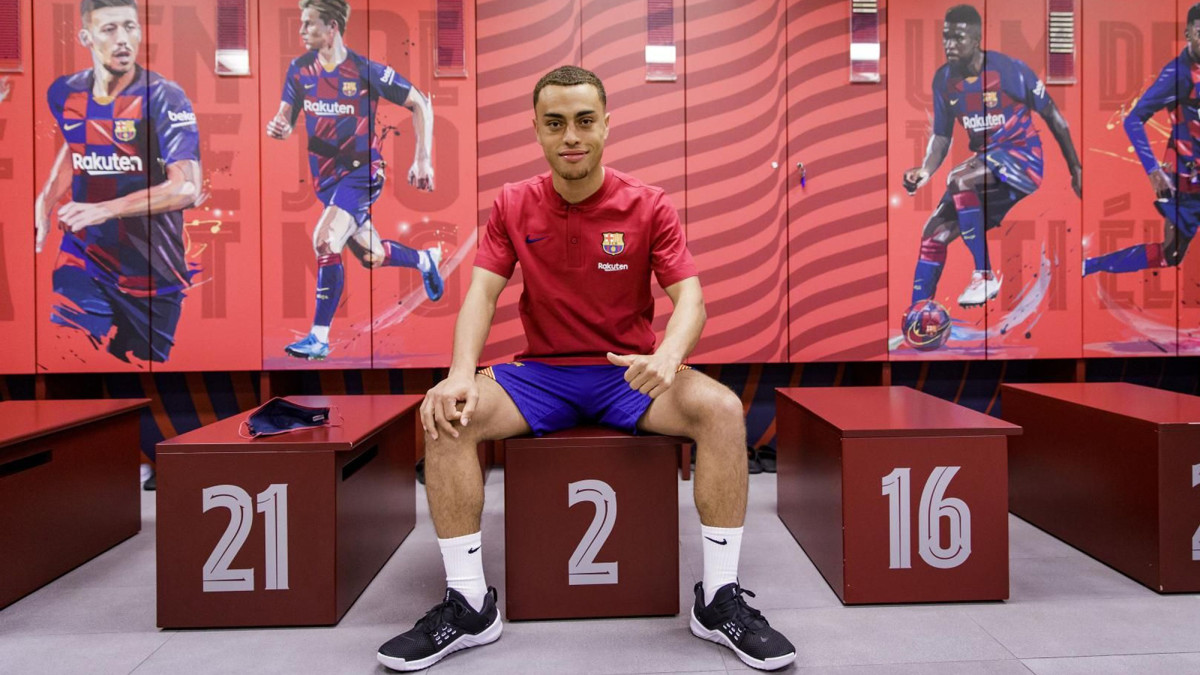 Sergiño Dest aspires to be like Dani Alves at Barcelona - Sports ...
