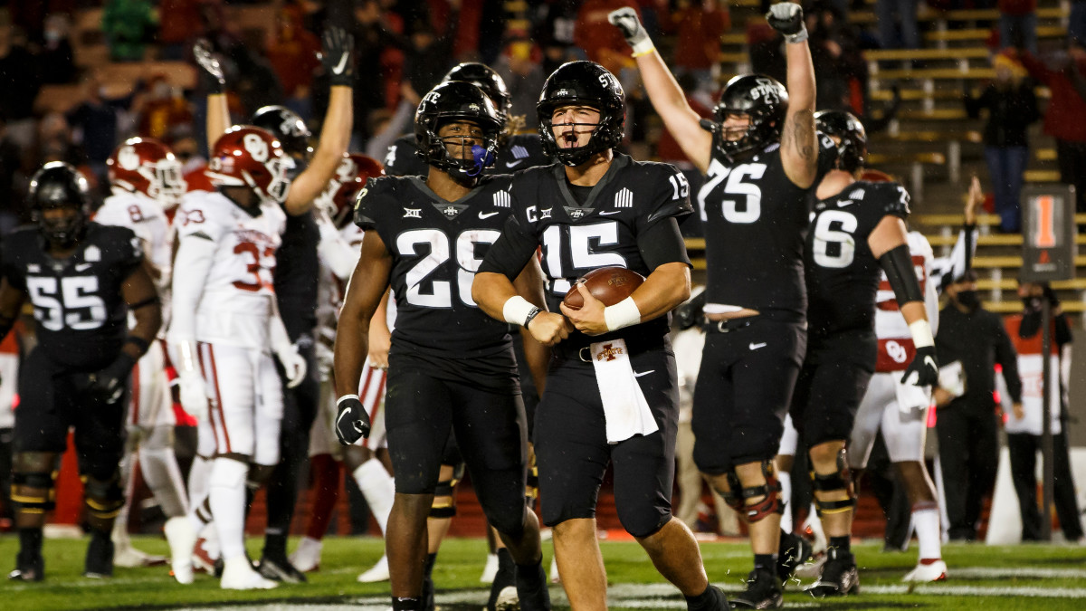 AP Top 25: Oklahoma, UCF exit poll, Iowa State back in - Sports Illustrated