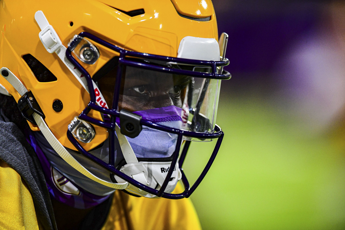 With Myles Brennan Injured, LSU Freshmen TJ Finley and Max Johnson May ...