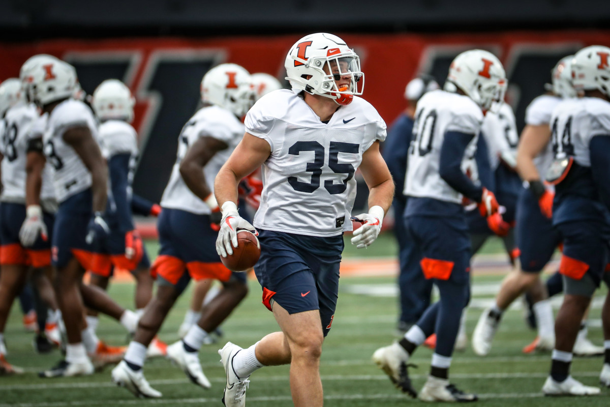 VIDEO: Illinois LB Jake Hansen - Week 1 Preview - at No. 14 Wisconsin ...