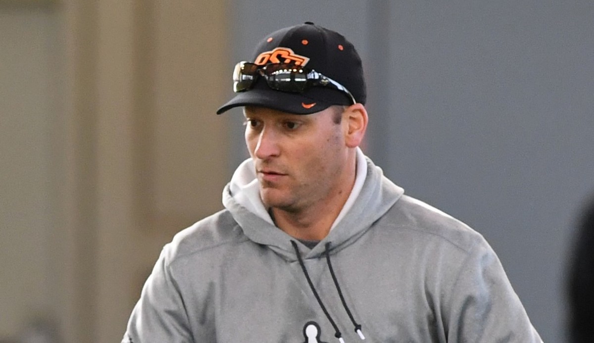 Mike Gundy and Jim Knowles at Oklahoma State will face Mike Yurcich ...