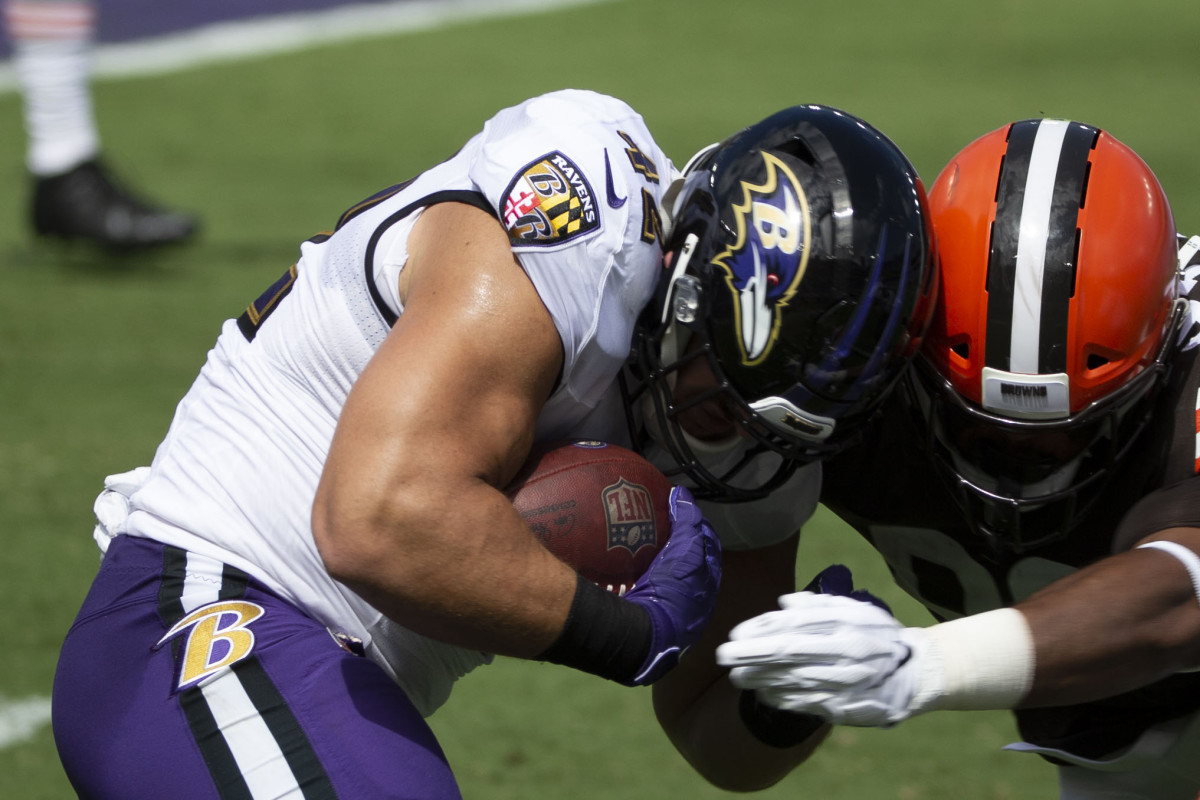 Ravens Fullback Patrick Ricard Confronts Food Thief, Reclaims Meal ...