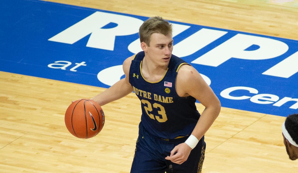 Notre Dame Holds On Late, Beats Kentucky - Sports Illustrated Notre ...