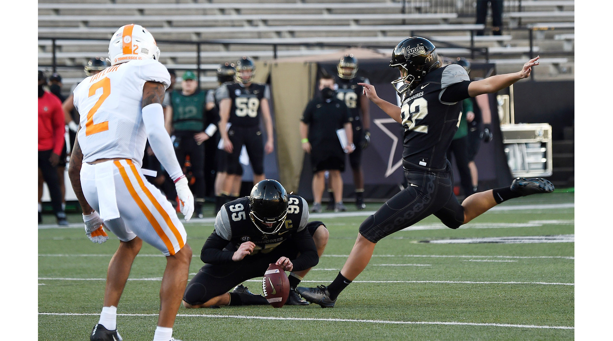 Vanderbilt's Sarah Fuller becomes first woman to score in Power 5 game ...