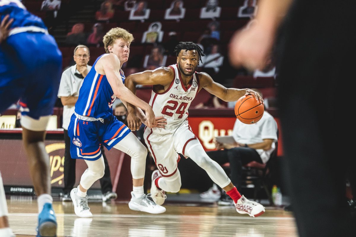 Oklahoma Sooners pull away from Houston Baptist - Sports Illustrated ...