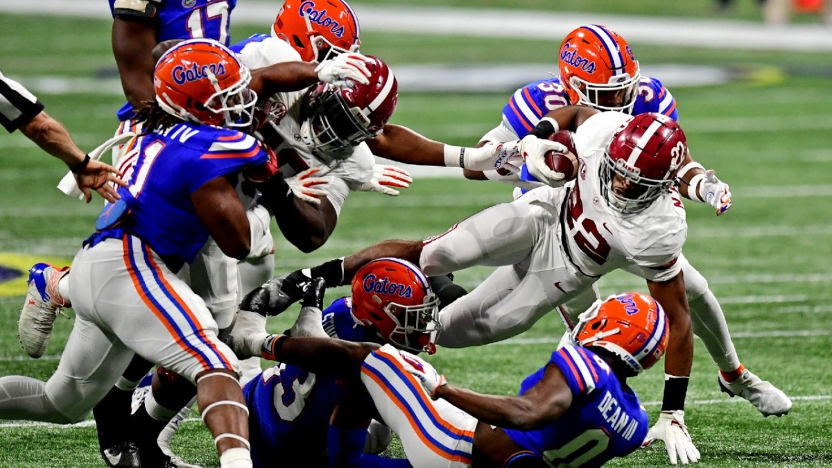 Florida Gators Trail Big Heading Into Halftime; Down 35-17 to Alabama ...