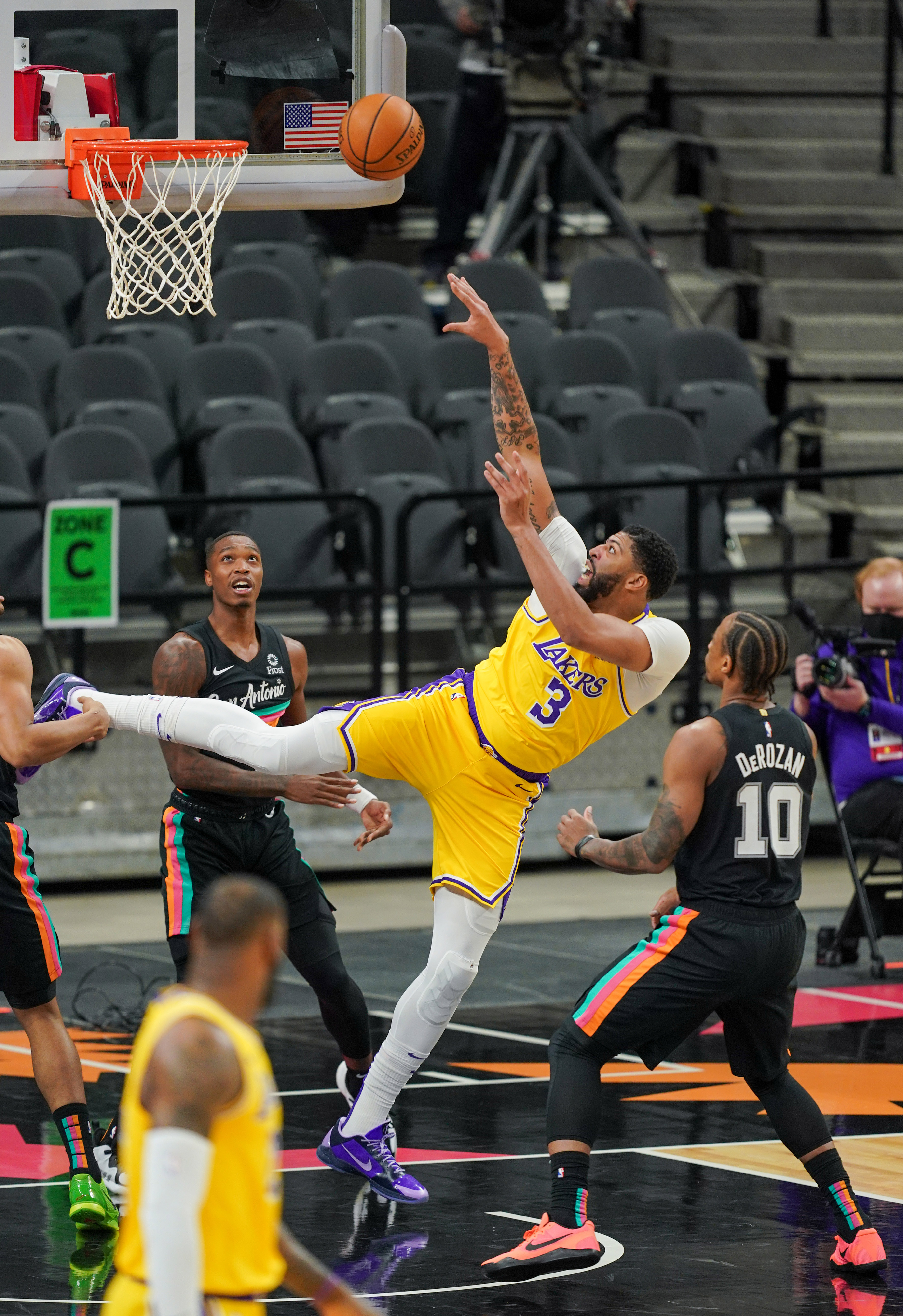 Anthony Davis shines, Lakers sweep 2-game road set against Spurs - All ...