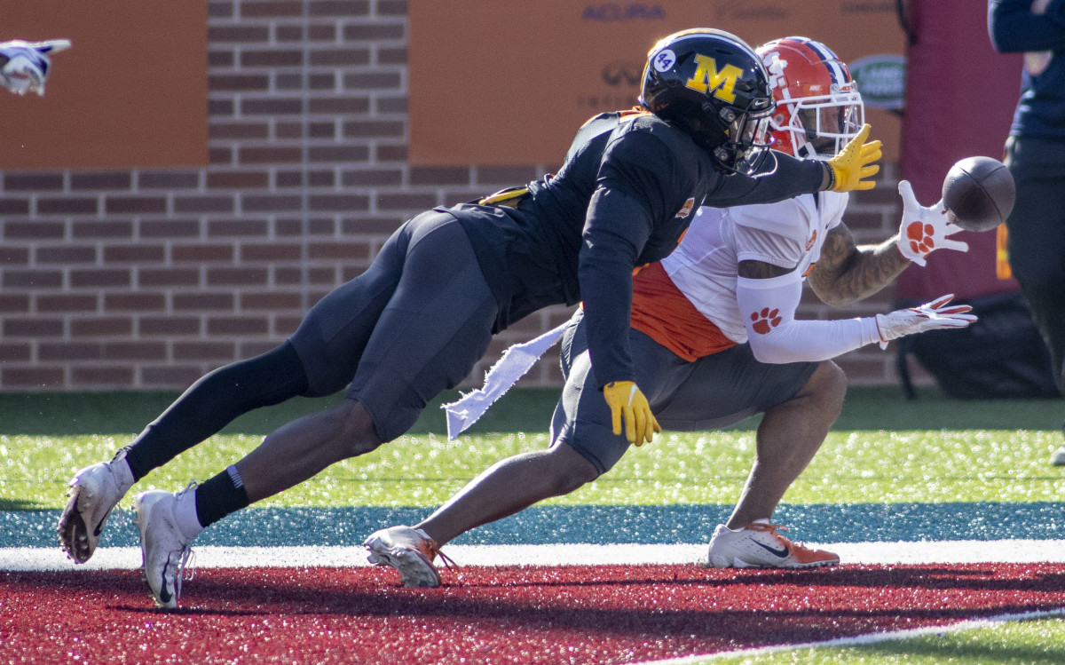 Amari Rodgers, Cornell Powell Finish off College Career at the Reeses ...