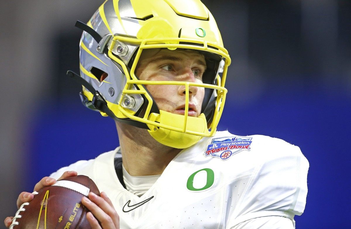 Pac-12 News: Oregon Starting QB Tyler Shough Enters Transfer Portal ...