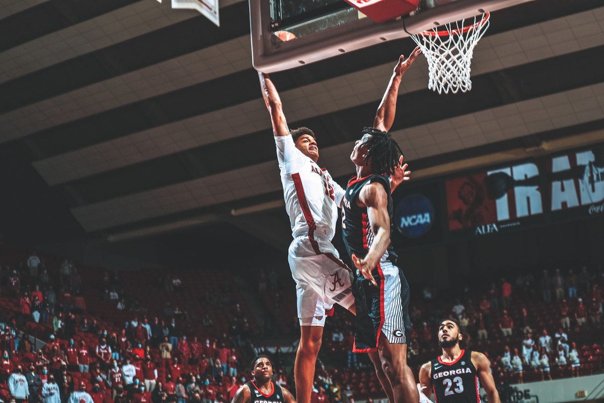 Darius Miles' Dunk Puts Exclamation Point On Alabama Basketball's Commanding Win Over Georgia ...