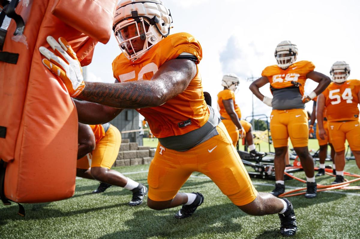 Tennessee Vols DL Omari Thomas - Sports Illustrated Tennessee ...