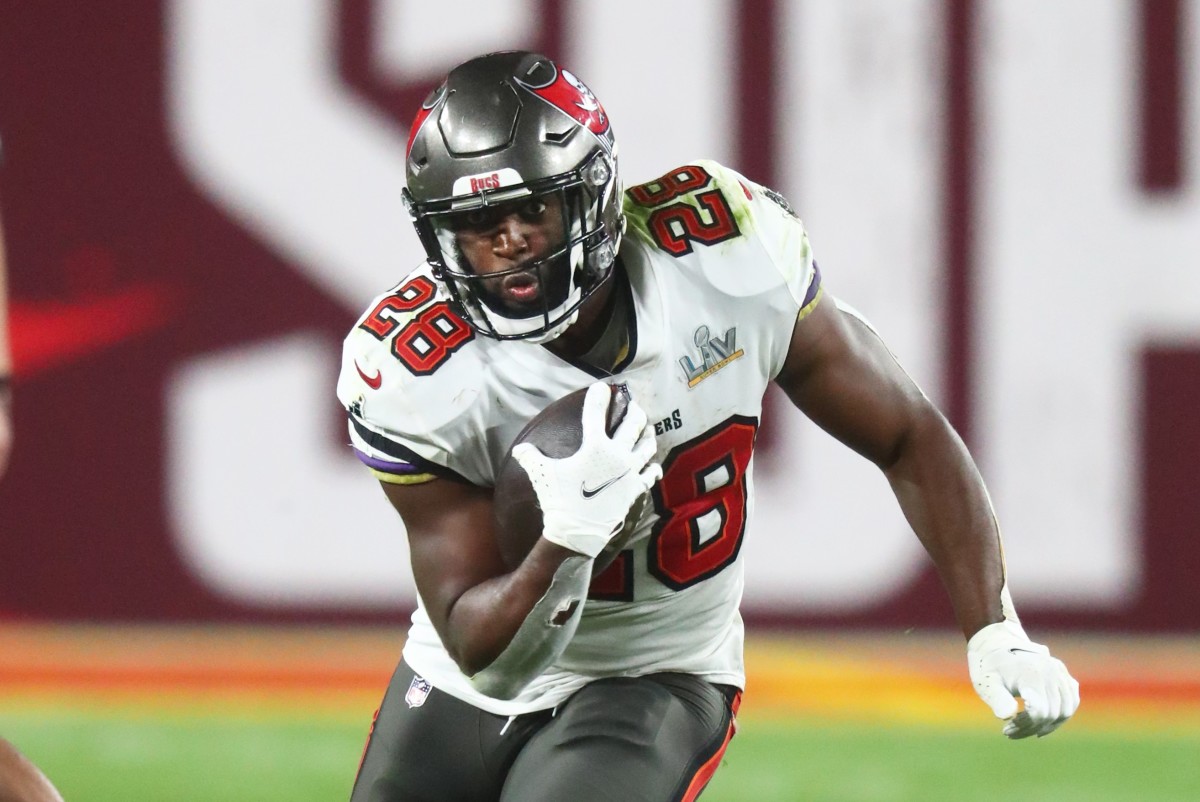 Report: Seahawks Courting Veteran RB Leonard Fournette - Sports ...