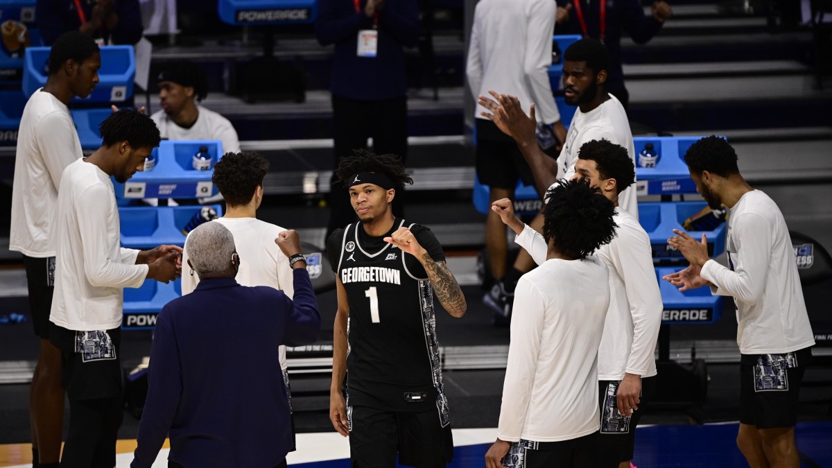 Georgetown basketball team, Patrick Ewing kneel for anthem - Sports ...