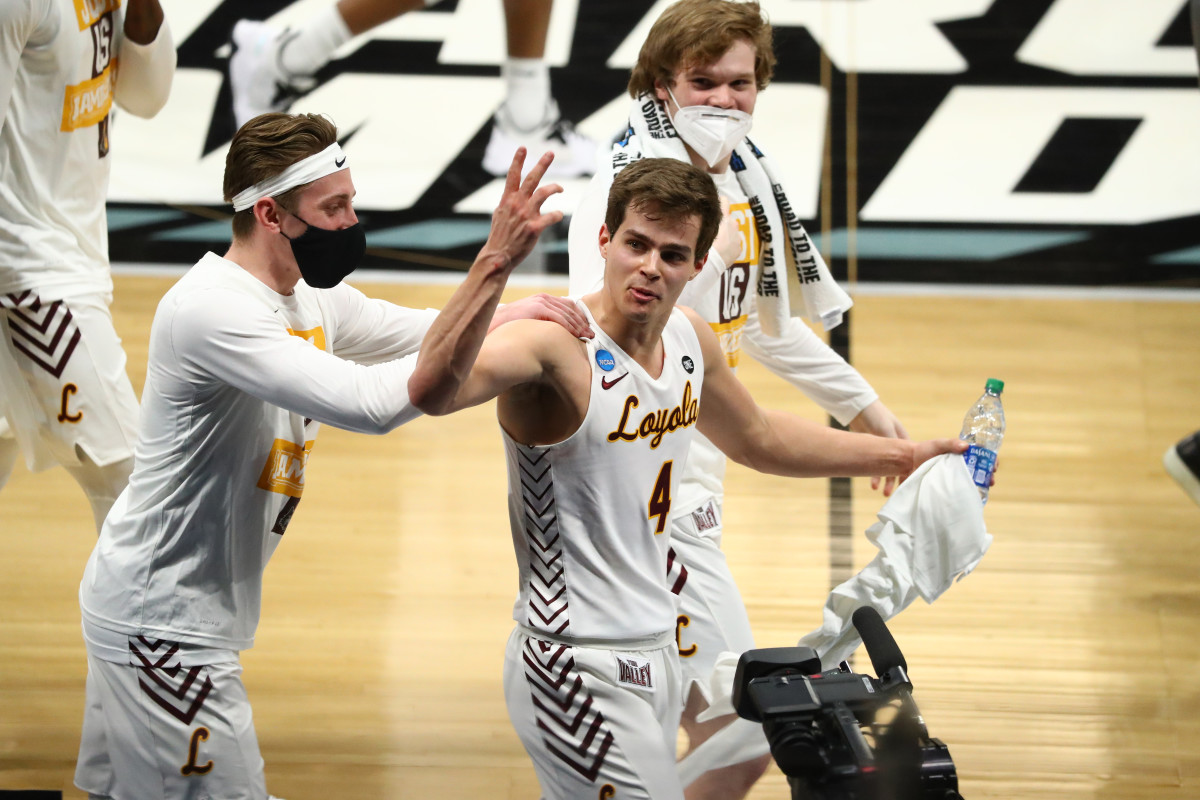 LIVE: FINAL - No. 8 Loyola-Chicago 71, No. 1 Illinois 58 - Illini Upset ...