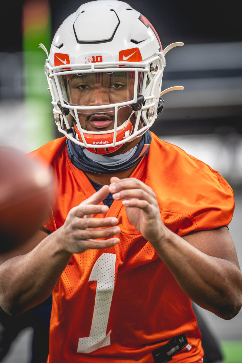 Illini Coaches Fine With Peters-Williams QB Battle Lasting Past Spring ...