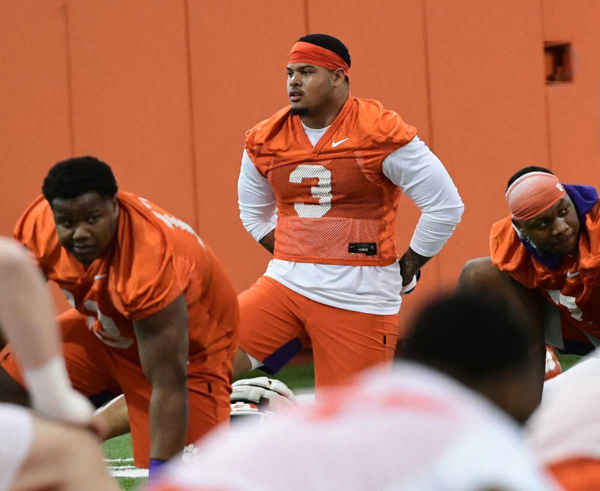 Clemson Tigers DE Xavier Thomas Still 'Has Work To Do' - Sports ...
