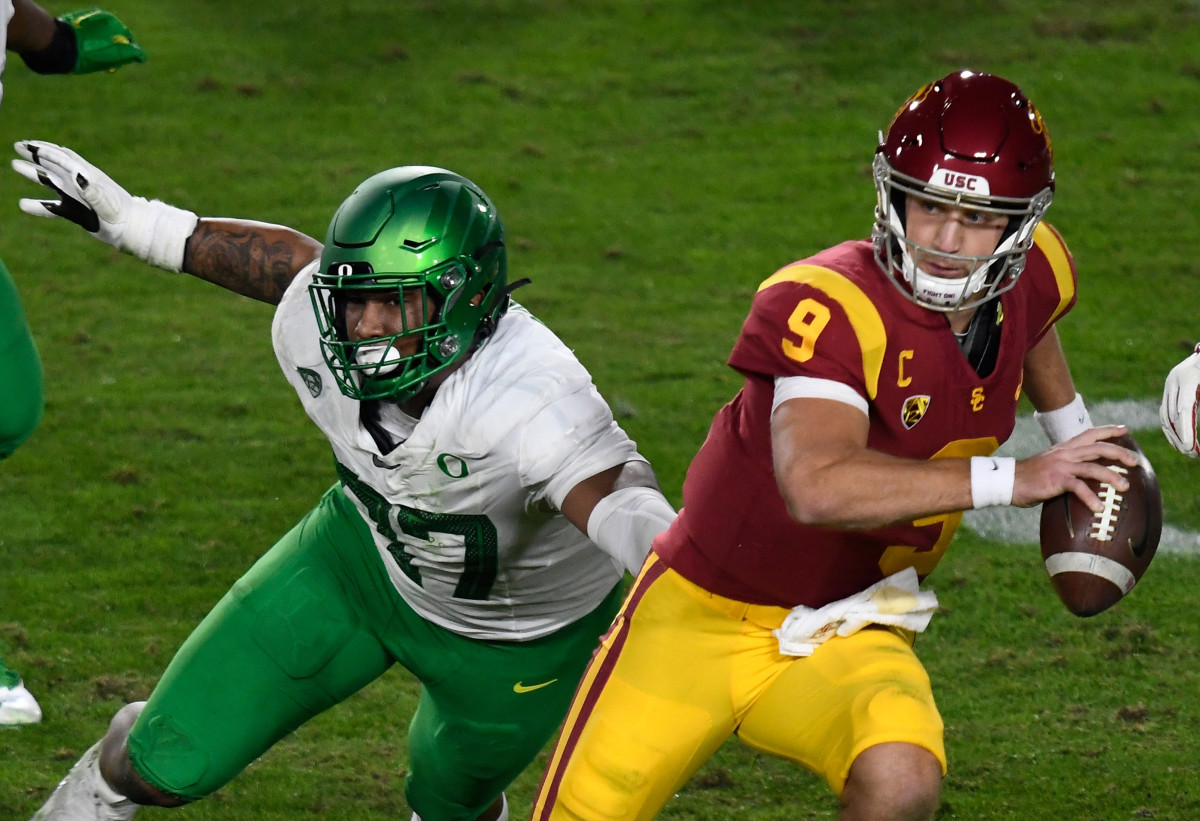 Six Defensive Players to Watch in When Oregon Ducks Football Faces the ...