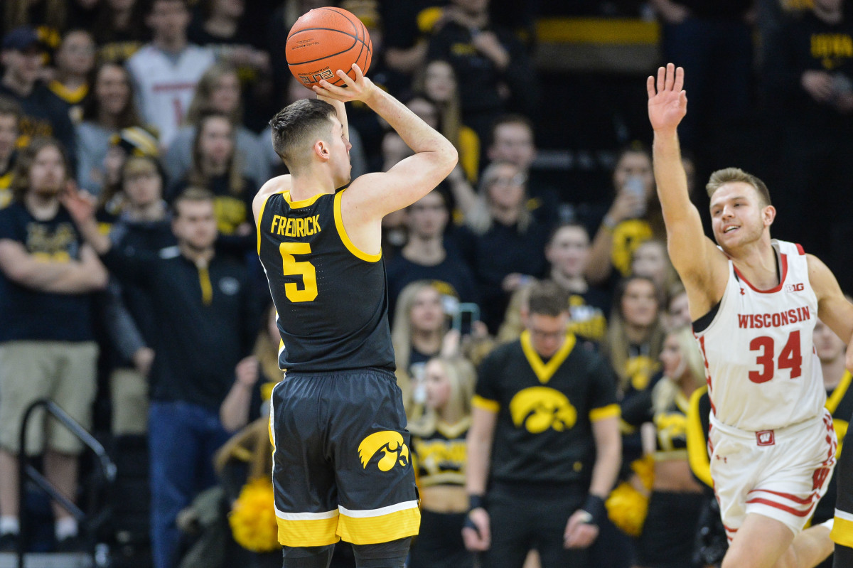 Men's Basketball Notebook: Hawkeyes Are Starting To Become A Hot Ticket ...