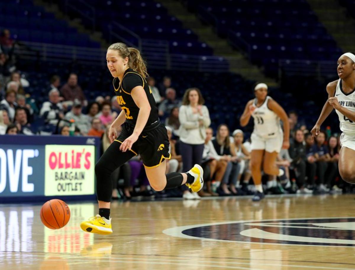 First-Place Hawkeyes Win On The Road - Sports Illustrated Iowa Hawkeyes ...