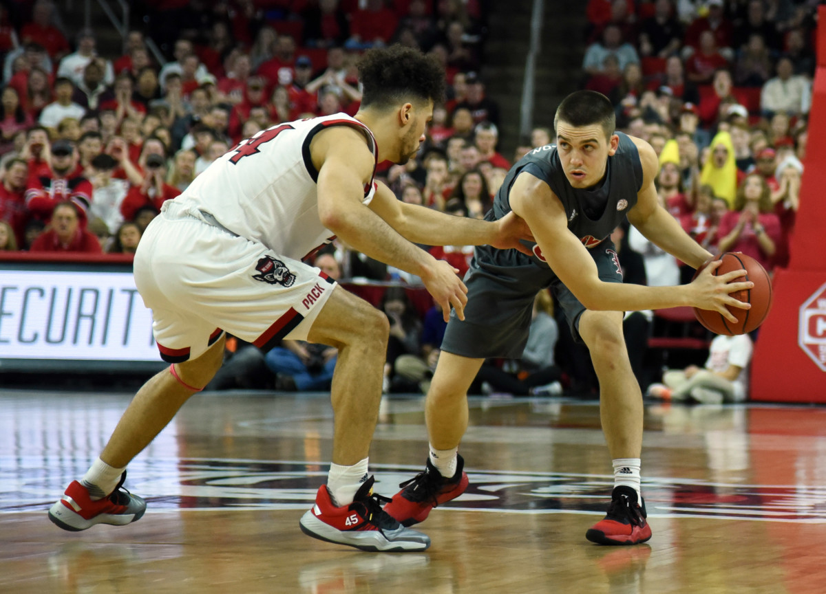Experience lends to Louisville men's basketball road success - Sports ...