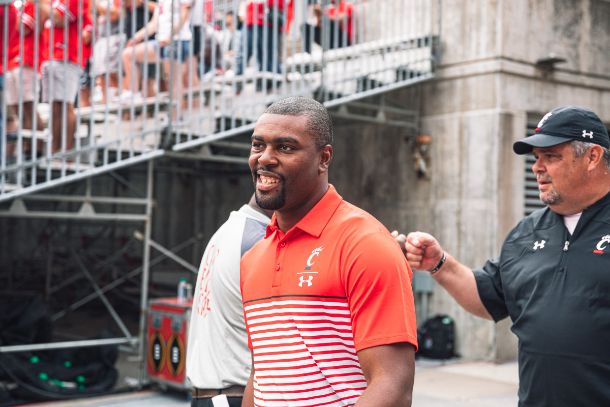 Analysis Of Notre Dame CB Coach Mike Mickens - Sports Illustrated Notre ...