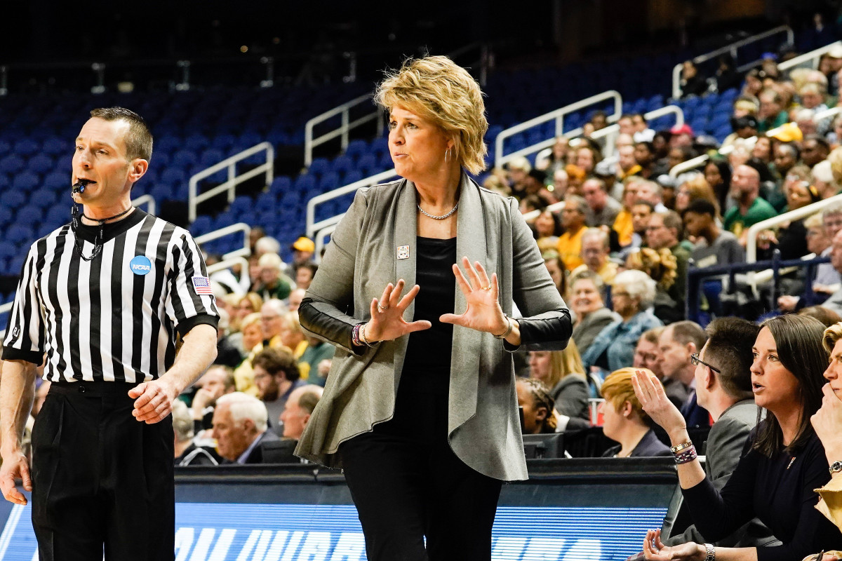 Hawkeyes In Position To Be NCAA Tournament Host - Sports Illustrated ...
