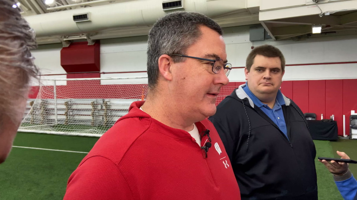 Wisconsin Football: Paul Chryst on Badgers Linebackers, Offensive Line ...