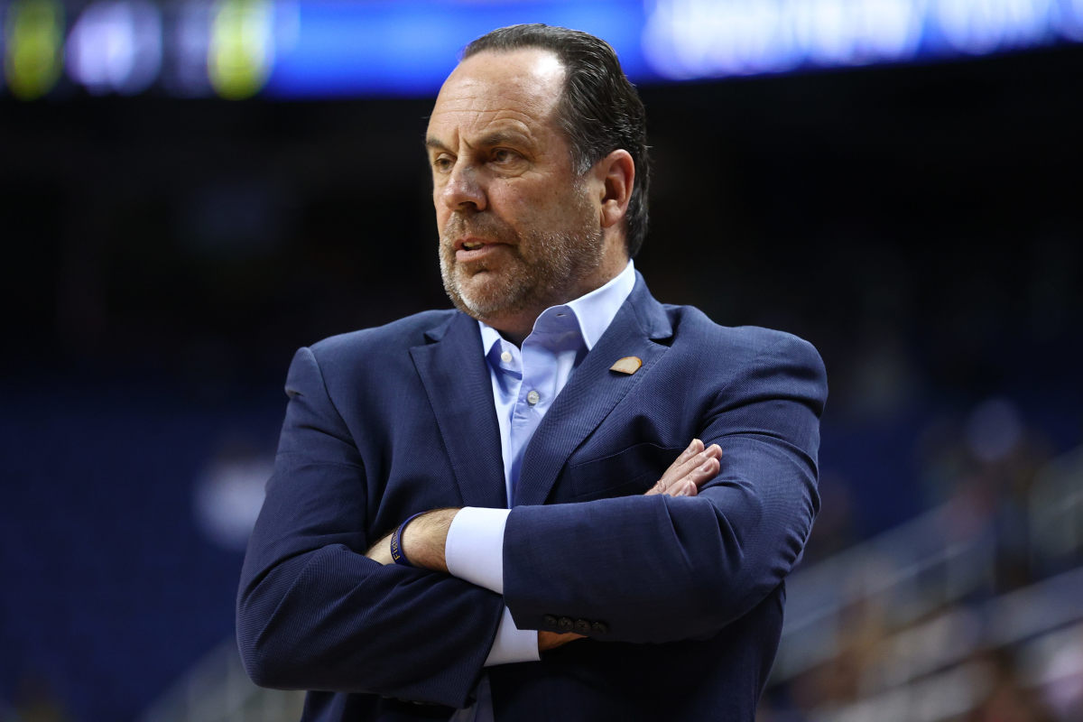 Notre Dame Hoops Notebook: Mike Brey Talks Rotation, Improvement, Maui ...