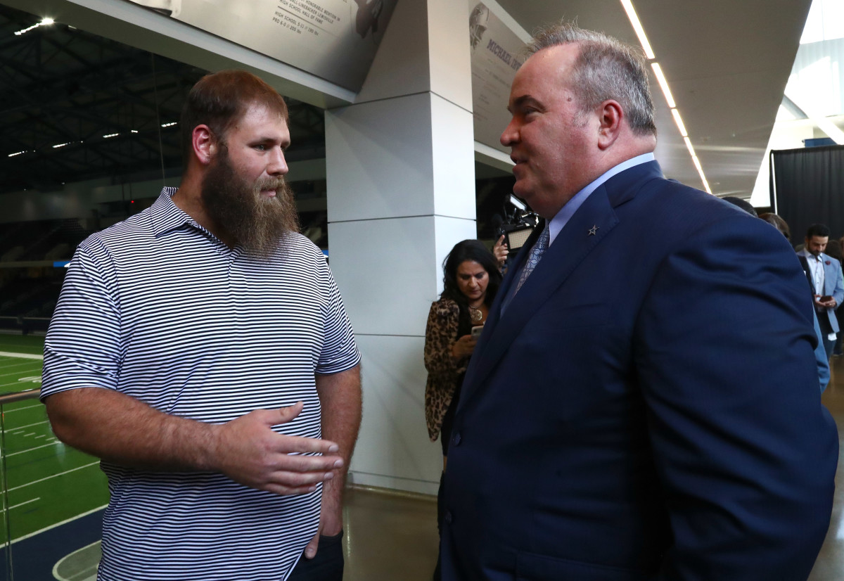 Former Wisconsin, Dallas Cowboys C Travis Frederick Retires from NFL ...