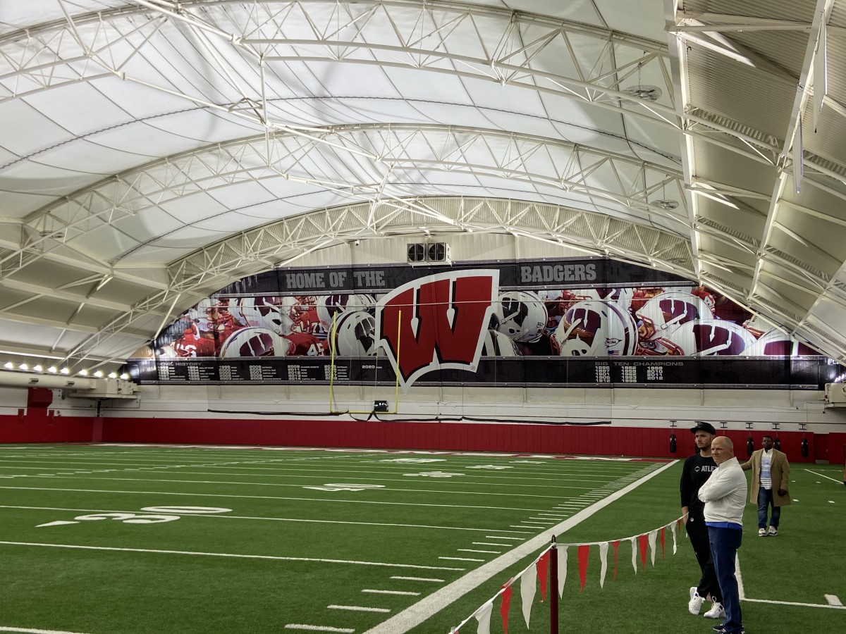 Wisconsin Football Recruiting: Badgers Offer 2021 DL Jeremiah Pittman ...