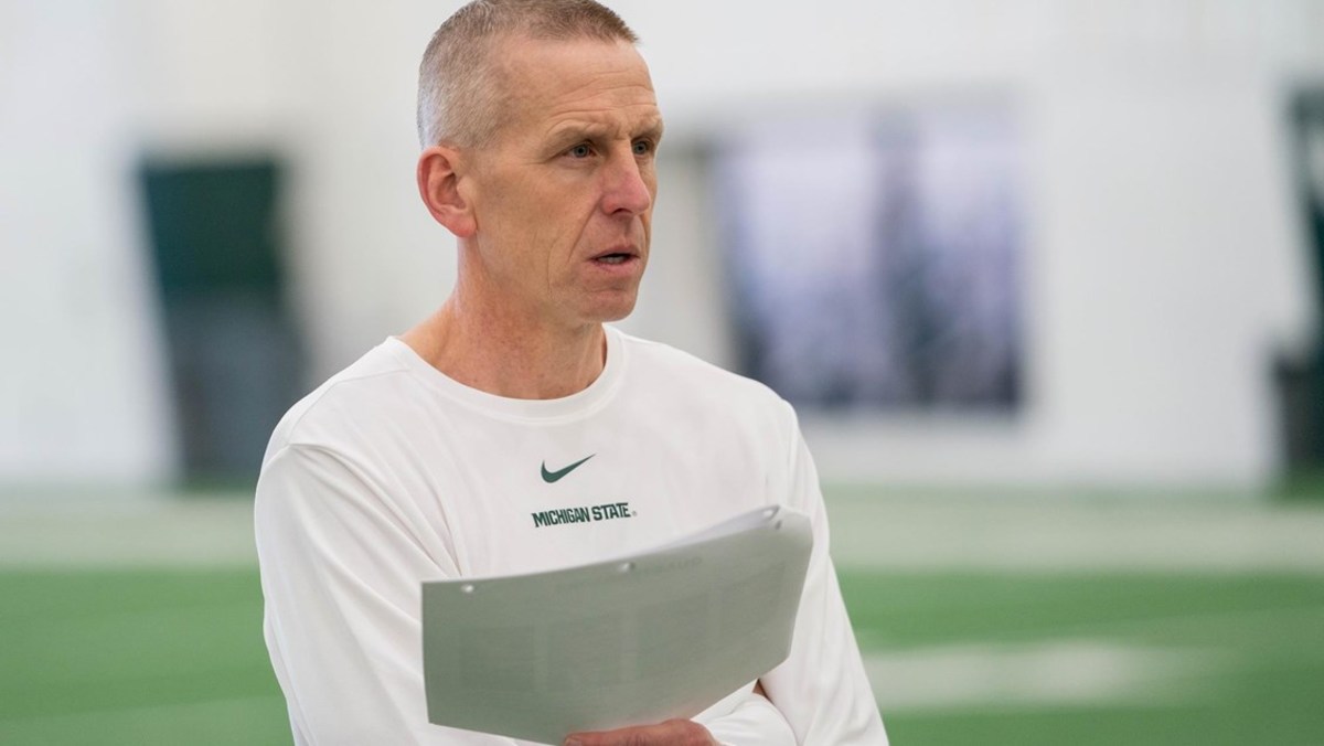 Jay Johnson trying to get to know his Michigan State team during COVID ...