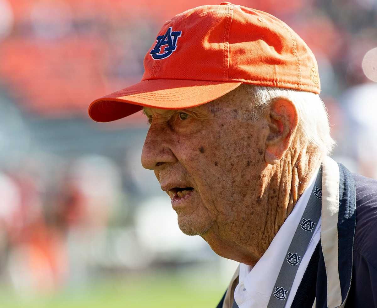 Georgia Football Letterman Turned Auburn Legend, Pat Dye Passes at age ...