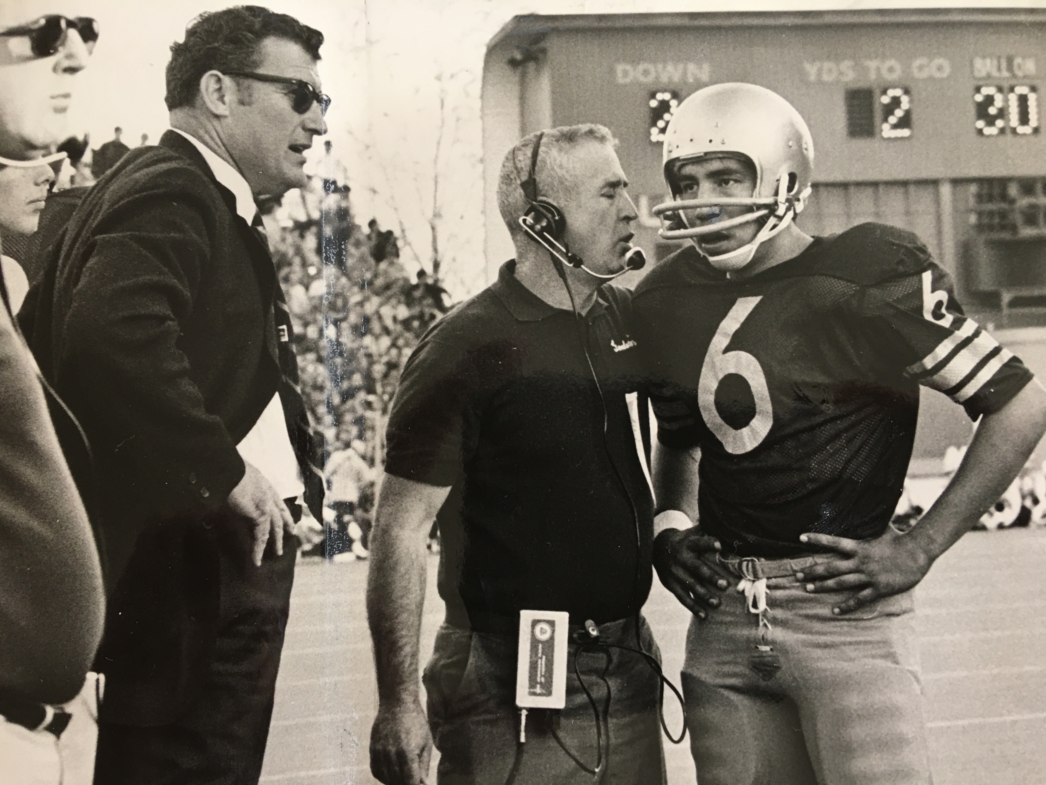 Sonny Sixkiller-Led Huskies Held Off Oregon in 1972 - Sports ...