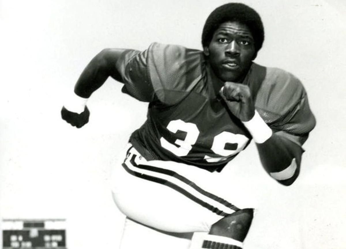Throwback Thursday: Alabama to Honor Hall of Fame Electee E.J. Junior ...