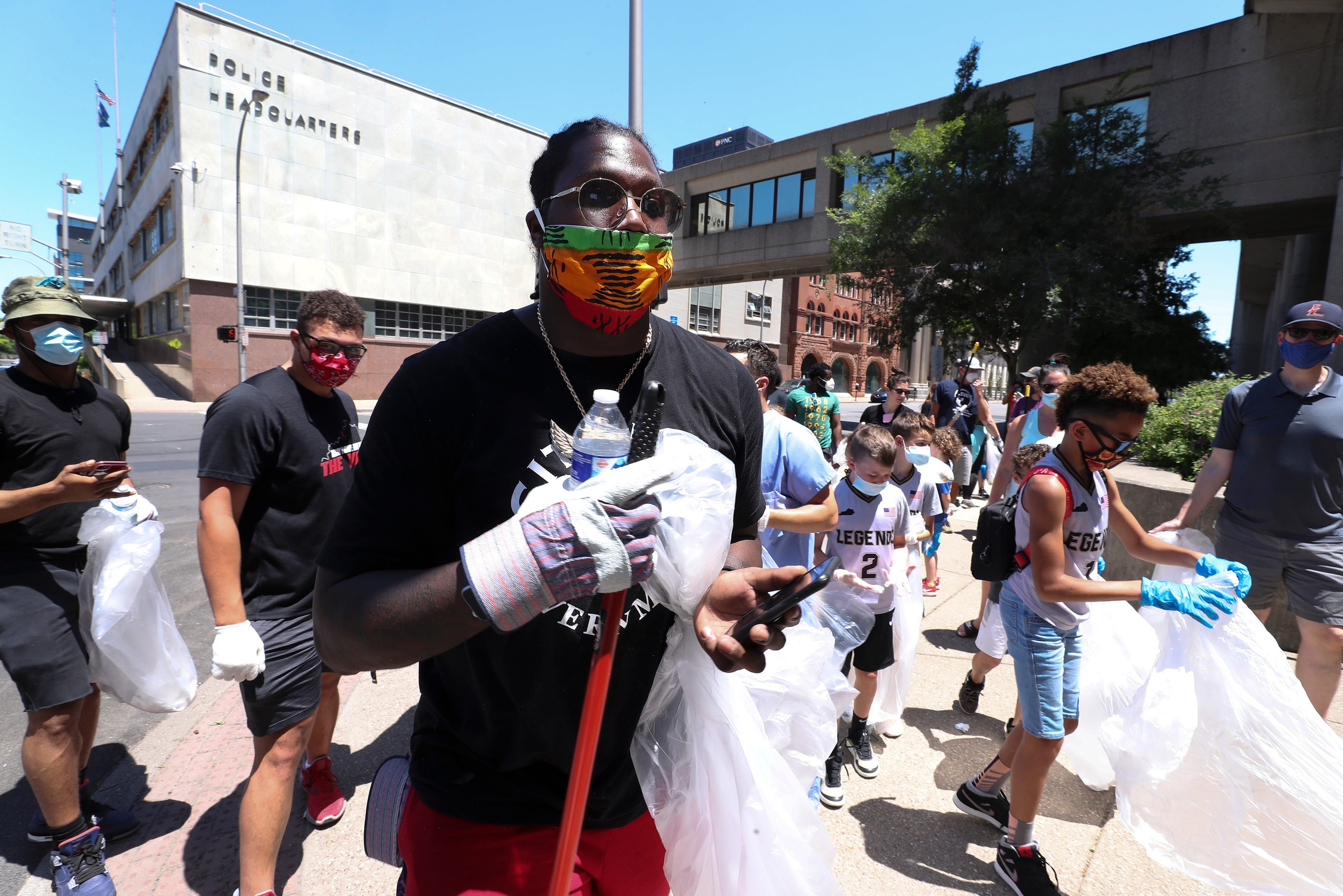 Giving Jamon Brown His Flowers - Sports Illustrated Atlanta Falcons ...