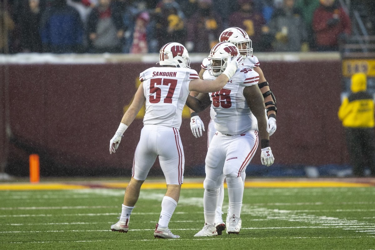Wisconsin LB Jack Sanborn Named to Chuck Bednarik Award Watch List ...