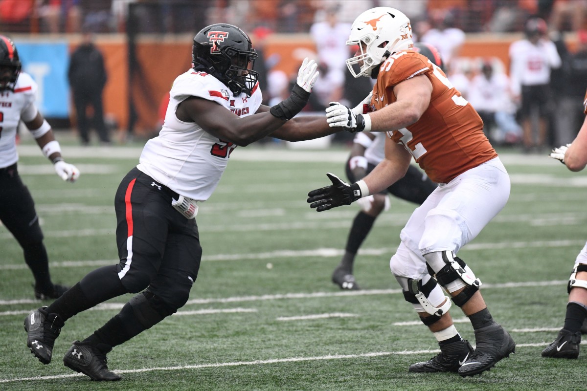 Texas Longhorns' Sam Cosmi Makes Sporting News Preseason All American ...