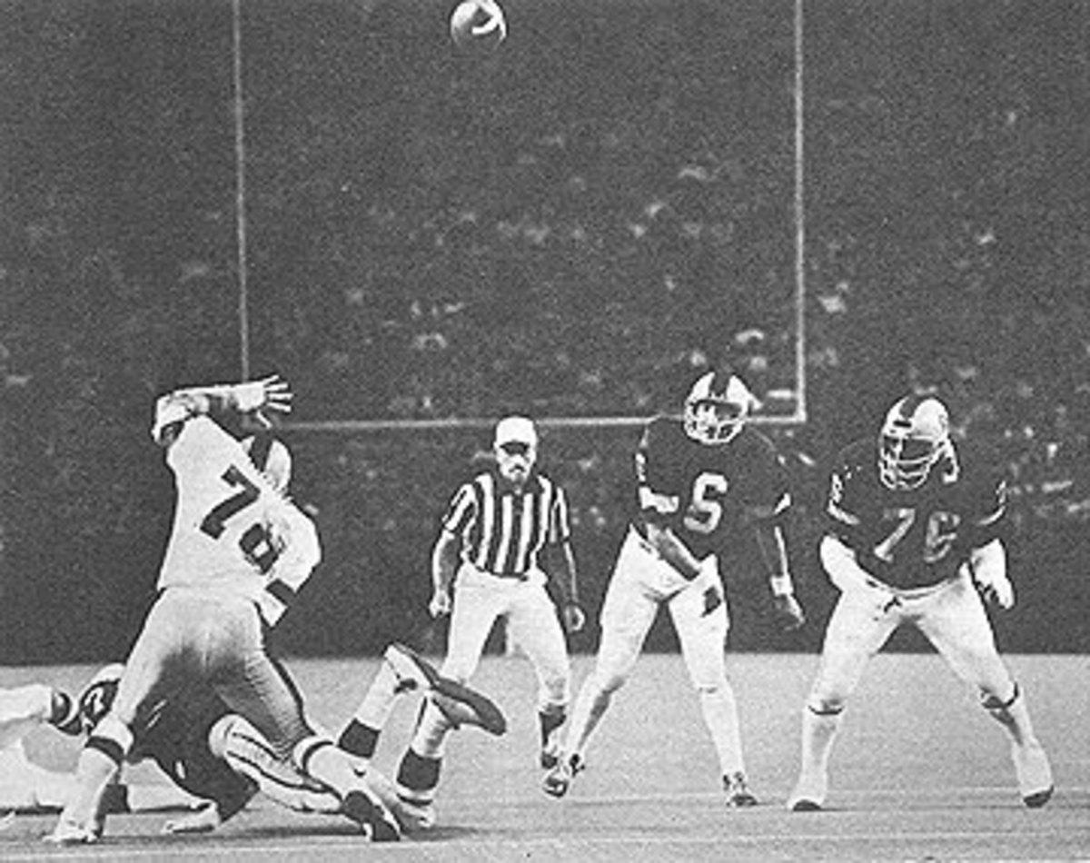 Sonny Sixkiller Finally Got His Pro Football Shot in Hawaii - Sports ...