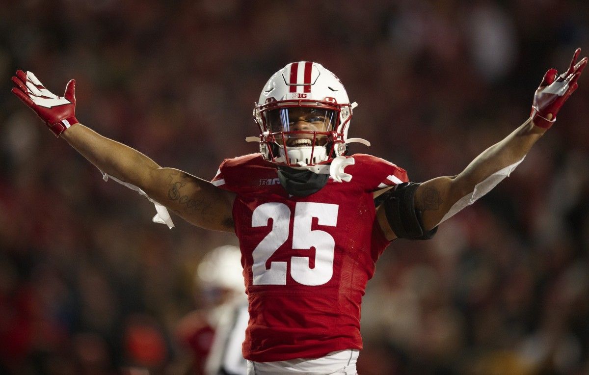 Cole Van Lanen, Jack Sanborn, Eric Burrell Claim PFF Preseason All ...