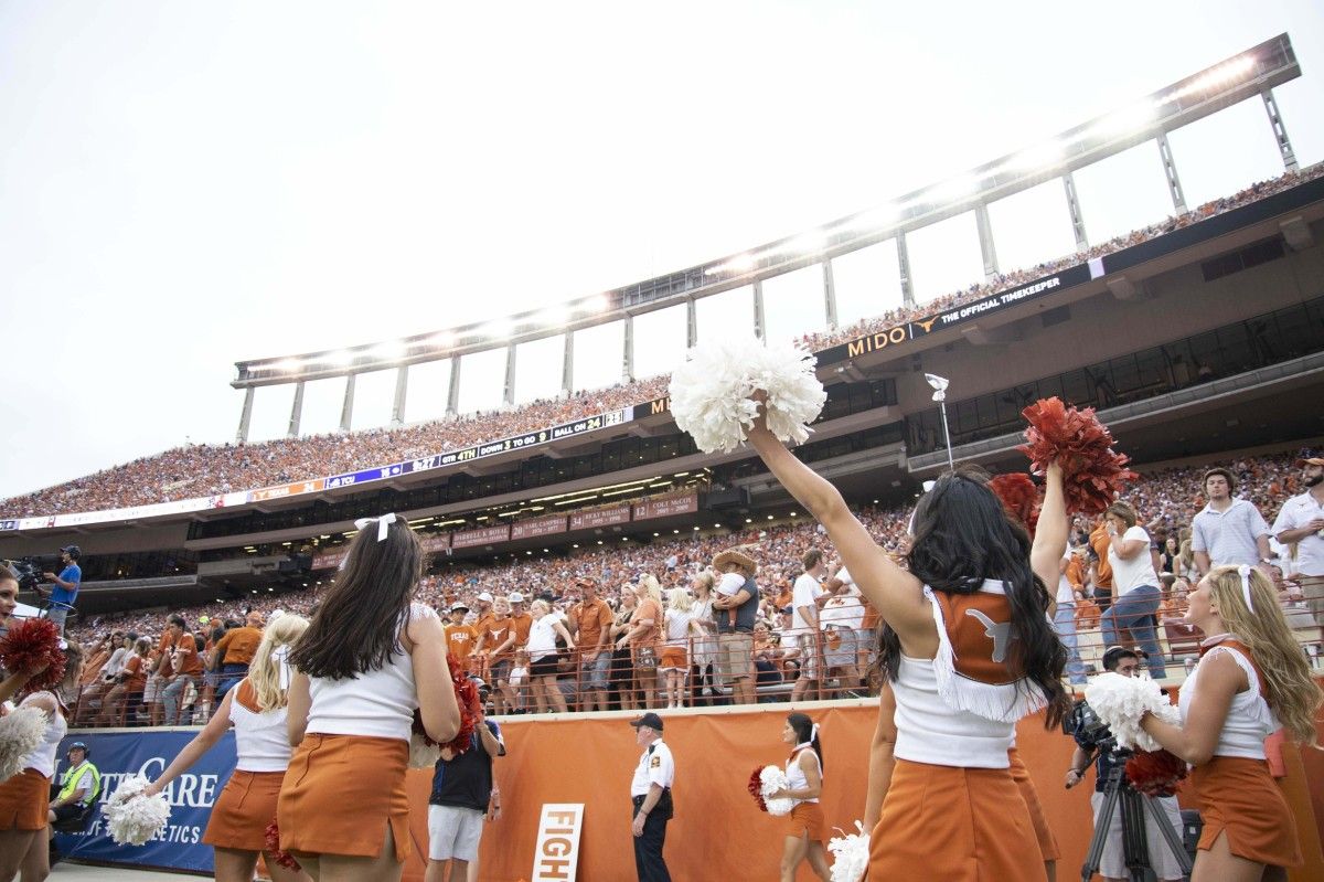 Get a First Look at Five Star DL in Texas Longhorns Uniform - Sports ...