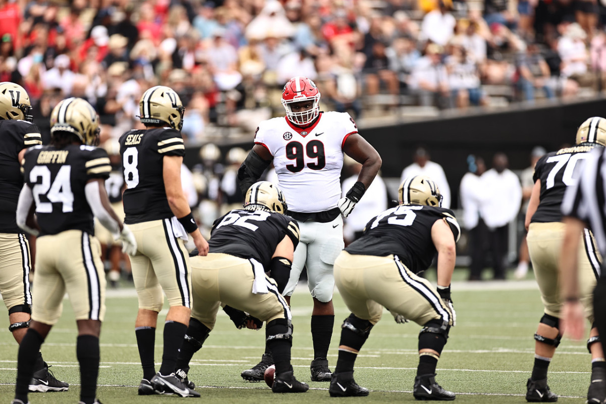 Georgia Football DT Jordan Davis is a Leader for this team - Sports ...