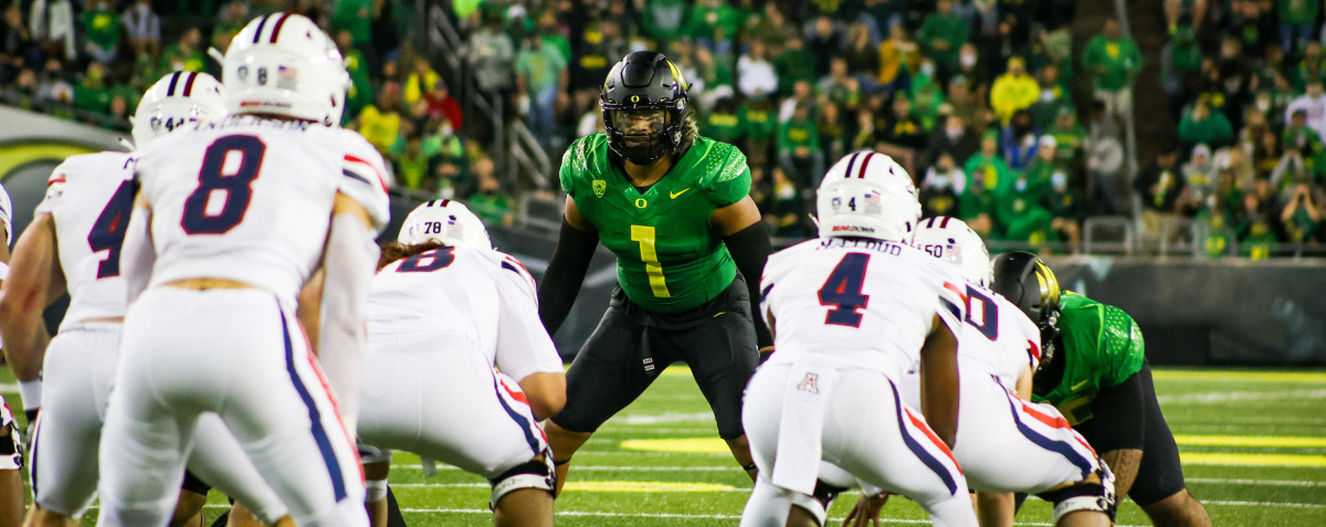Grading the Oregon Football Defense vs. Arizona Wildcats Football ...