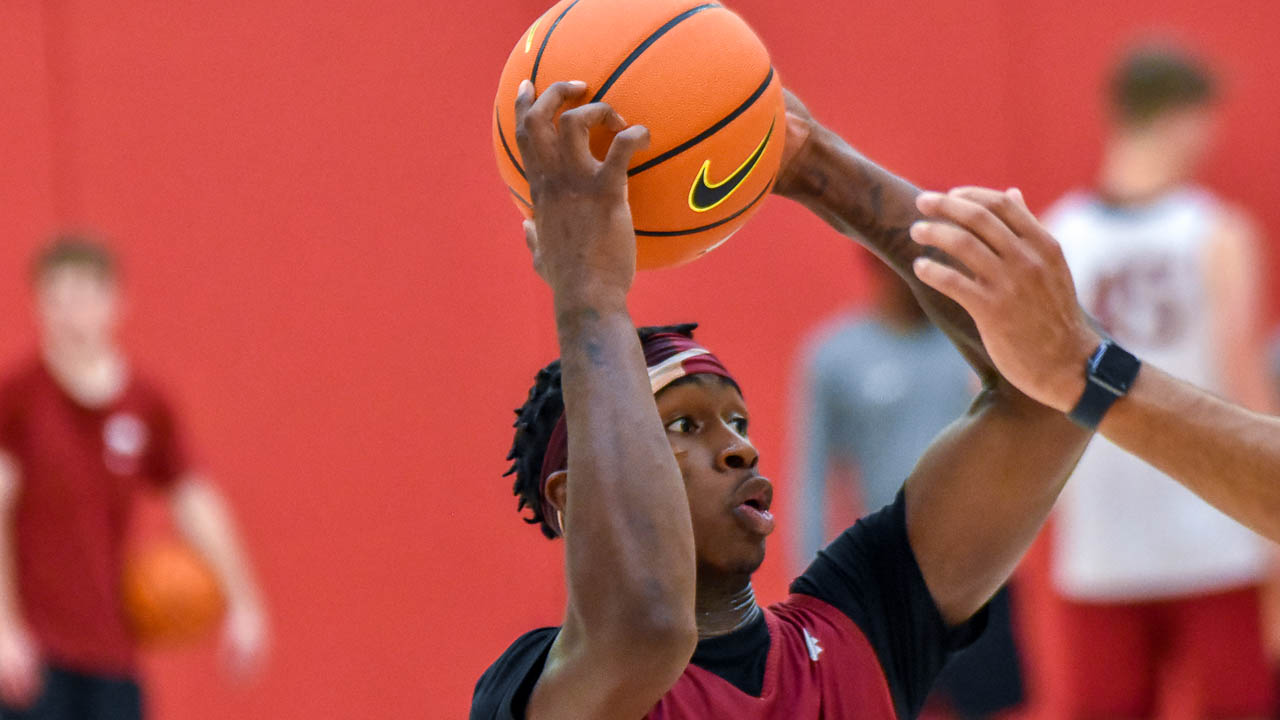 092821-Davonte Davis-Practice 1 - Sports Illustrated All Hogs News ...