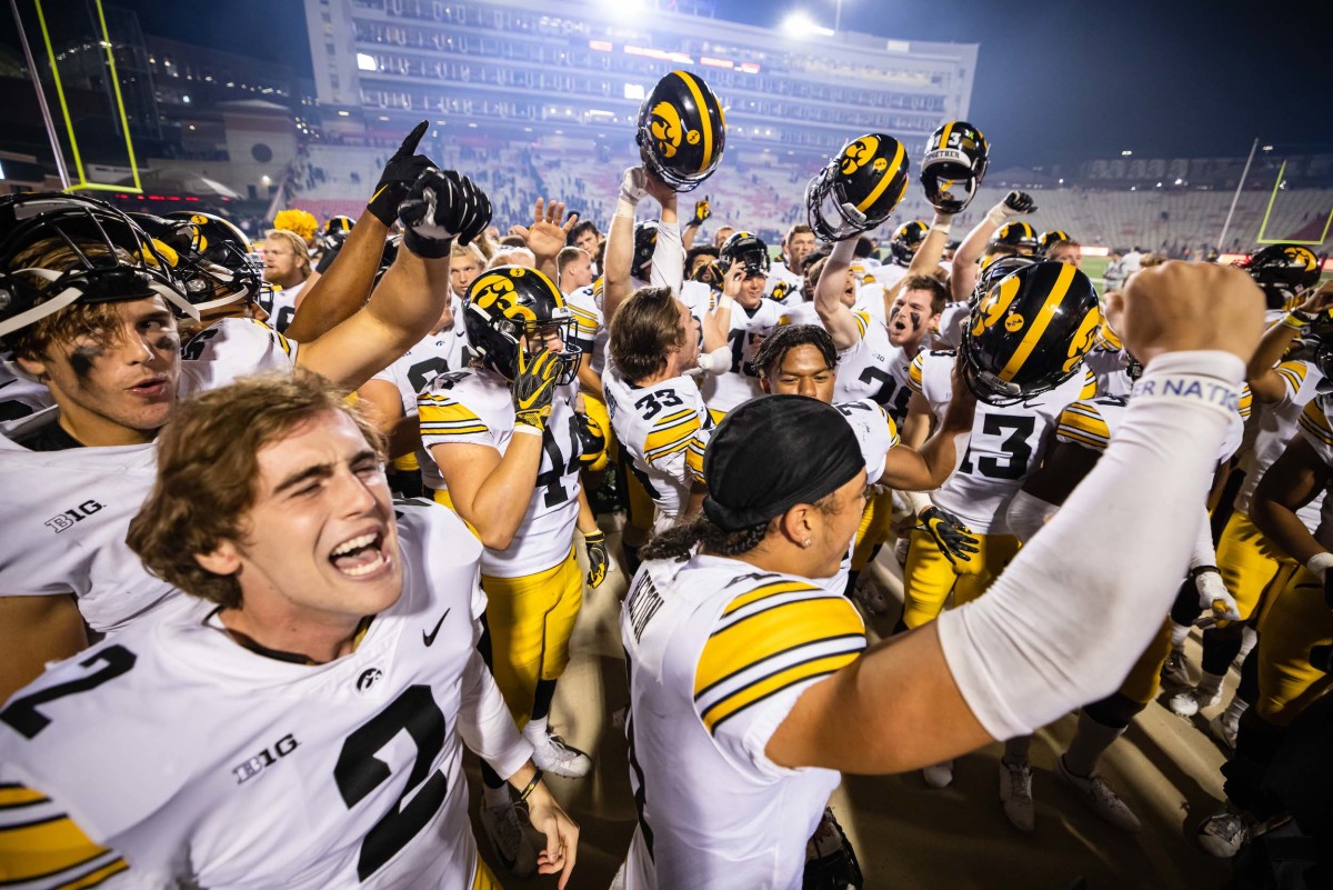 Iowa Overwhelms Terrapins - Sports Illustrated Iowa Hawkeyes News ...