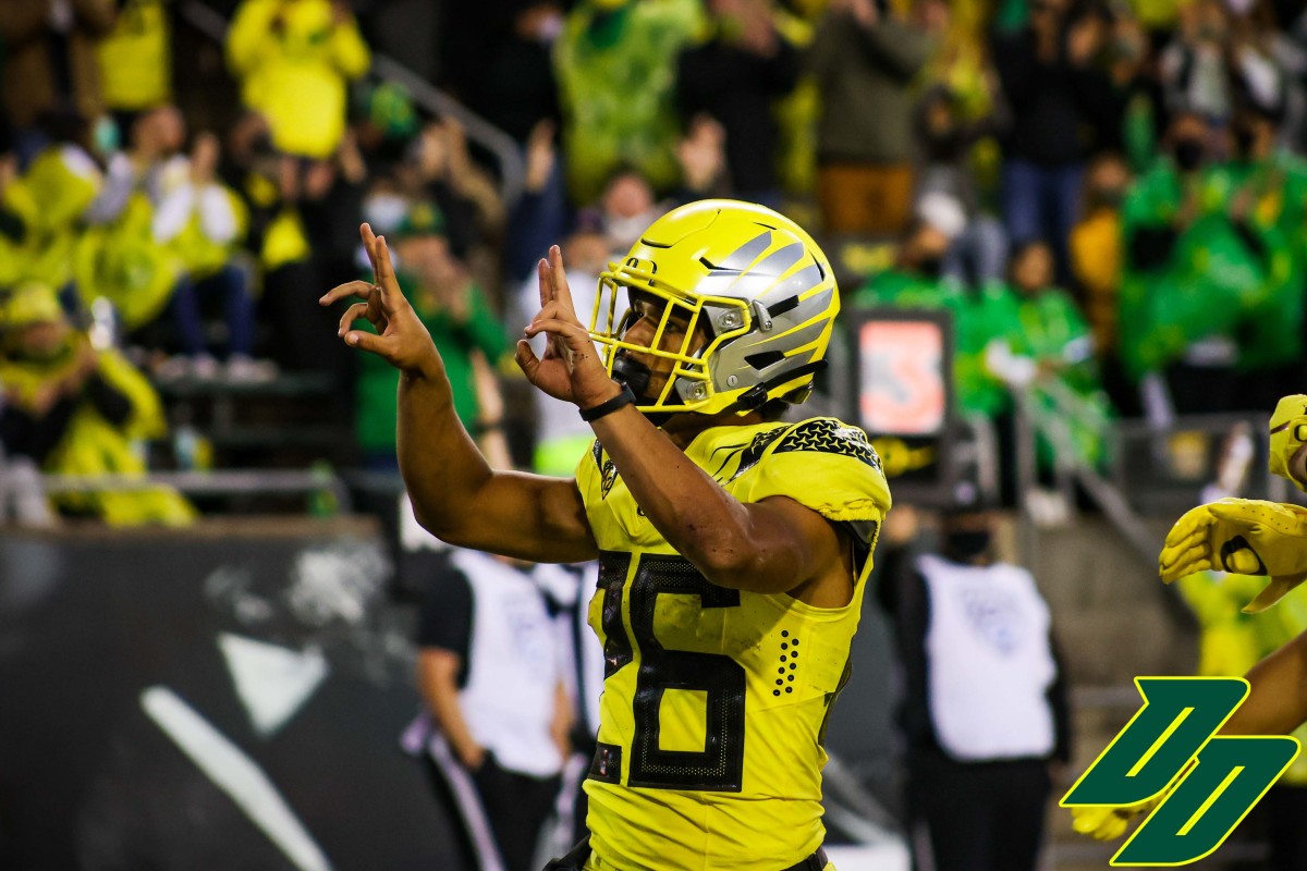 Oregon Football Offensive Players to Watch vs. Stanford Football ...